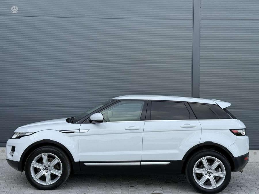 White Land Rover Range Rover Evoque 2013 in Siauliai, with an engine capacity of 2.18 L and mileage of 209 thousand km for 12950 €, photo 6 on AUTOMOTO.COM.LV