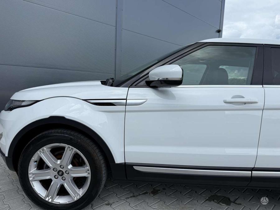 White Land Rover Range Rover Evoque 2013 in Siauliai, with an engine capacity of 2.18 L and mileage of 209 thousand km for 12950 €, photo 14 on AUTOMOTO.COM.LV