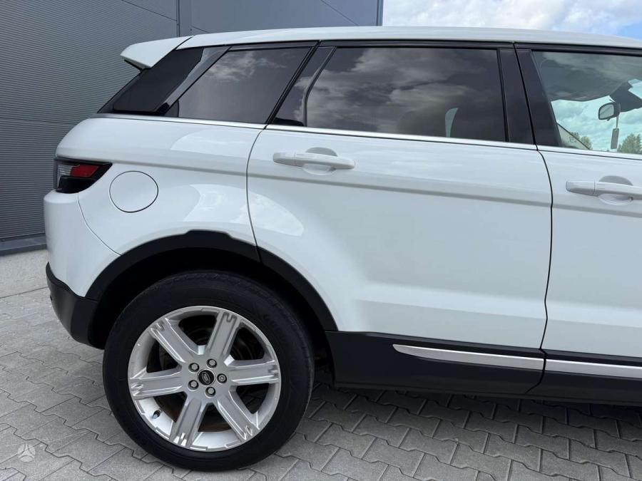 White Land Rover Range Rover Evoque 2013 in Siauliai, with an engine capacity of 2.18 L and mileage of 209 thousand km for 12950 €, photo 16 on AUTOMOTO.COM.LV