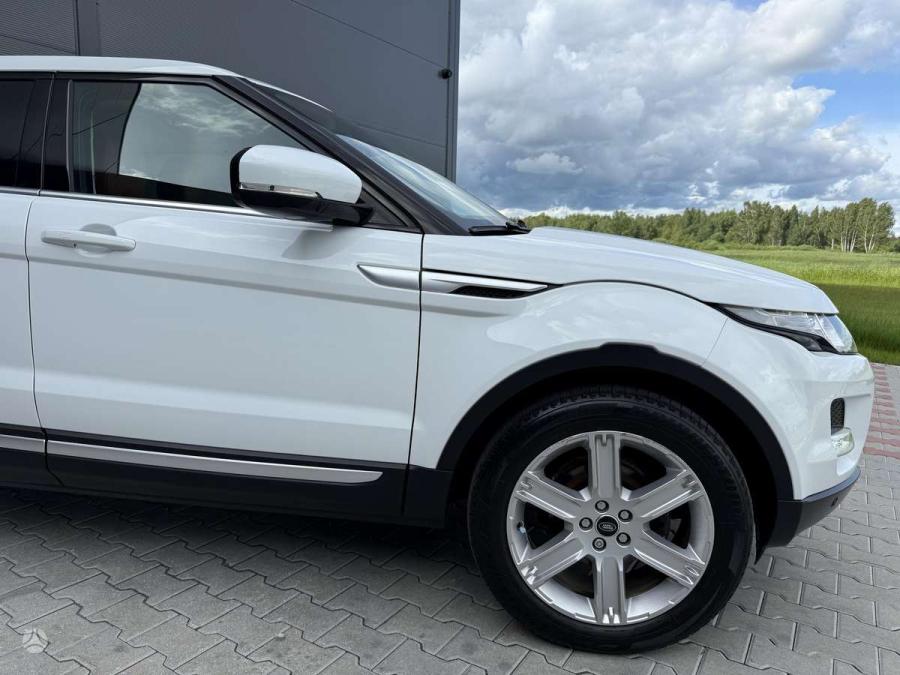 White Land Rover Range Rover Evoque 2013 in Siauliai, with an engine capacity of 2.18 L and mileage of 209 thousand km for 12950 €, photo 17 on AUTOMOTO.COM.LV