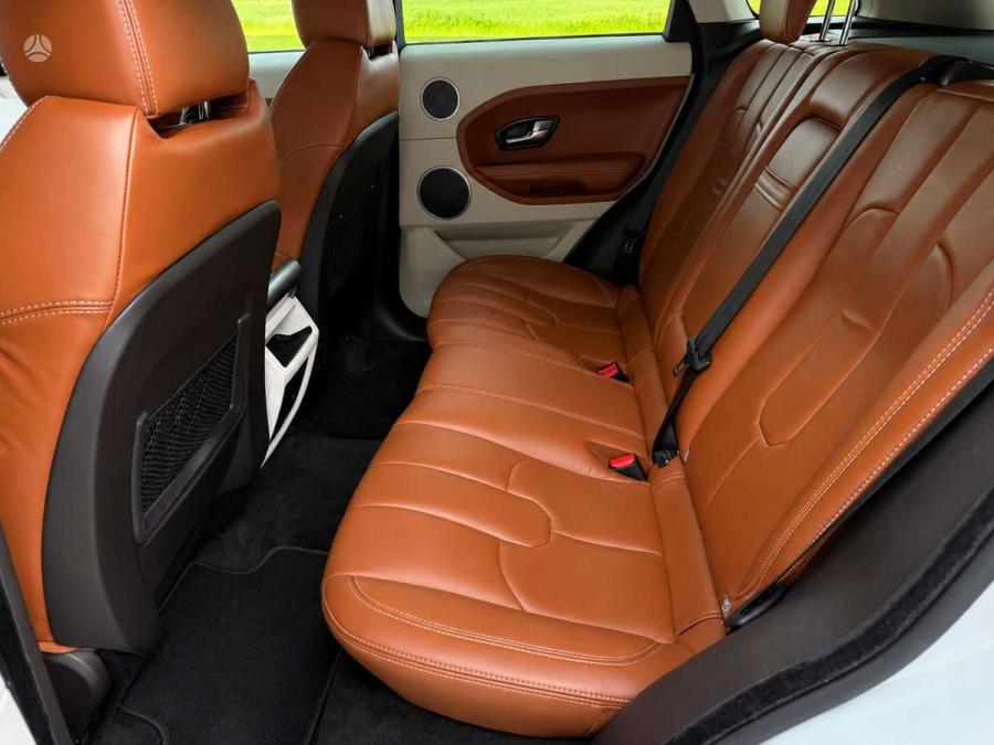 White Land Rover Range Rover Evoque 2013 in Siauliai, with an engine capacity of 2.18 L and mileage of 209 thousand km for 12950 €, photo 24 on AUTOMOTO.COM.LV