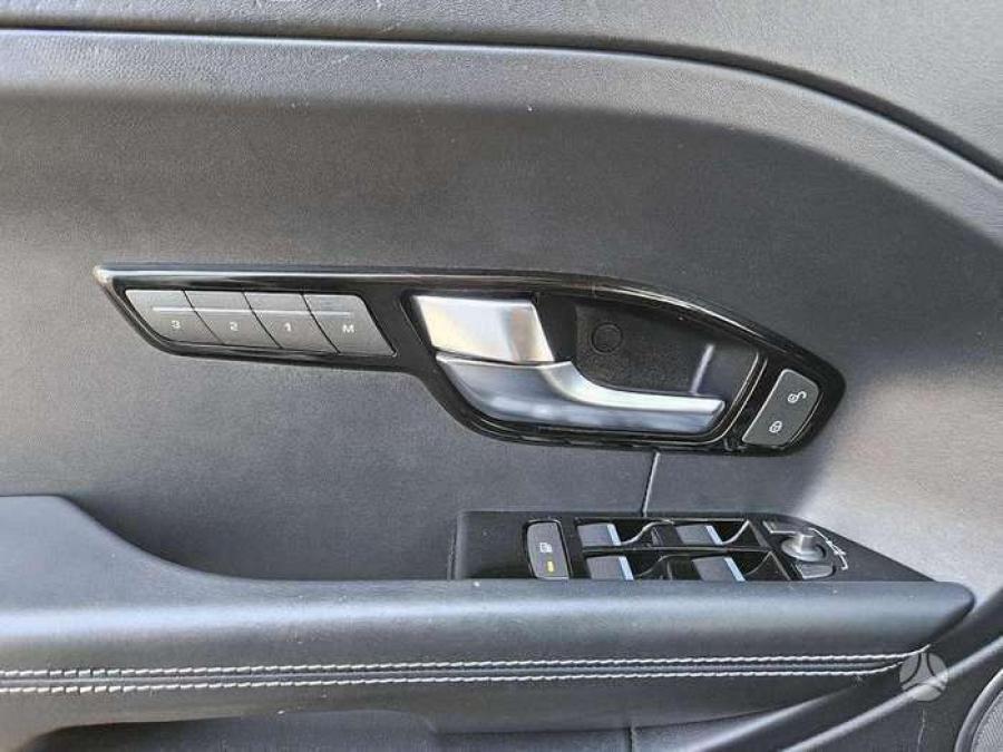White Land Rover Range Rover Evoque 2013 in Siauliai, with an engine capacity of 2.00 L and mileage of 257 thousand km for 12450 €, photo 20 on AUTOMOTO.COM.LV