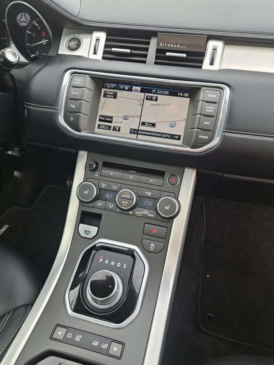 White Land Rover Range Rover Evoque 2013 in Siauliai, with an engine capacity of 2.00 L and mileage of 257 thousand km for 12450 €, photo 24 on AUTOMOTO.COM.LV