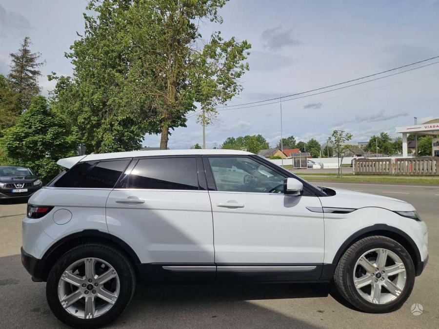 White Land Rover Range Rover Evoque 2013 in Siauliai, with an engine capacity of 2.00 L and mileage of 257 thousand km for 12450 €, photo 8 on AUTOMOTO.COM.LV