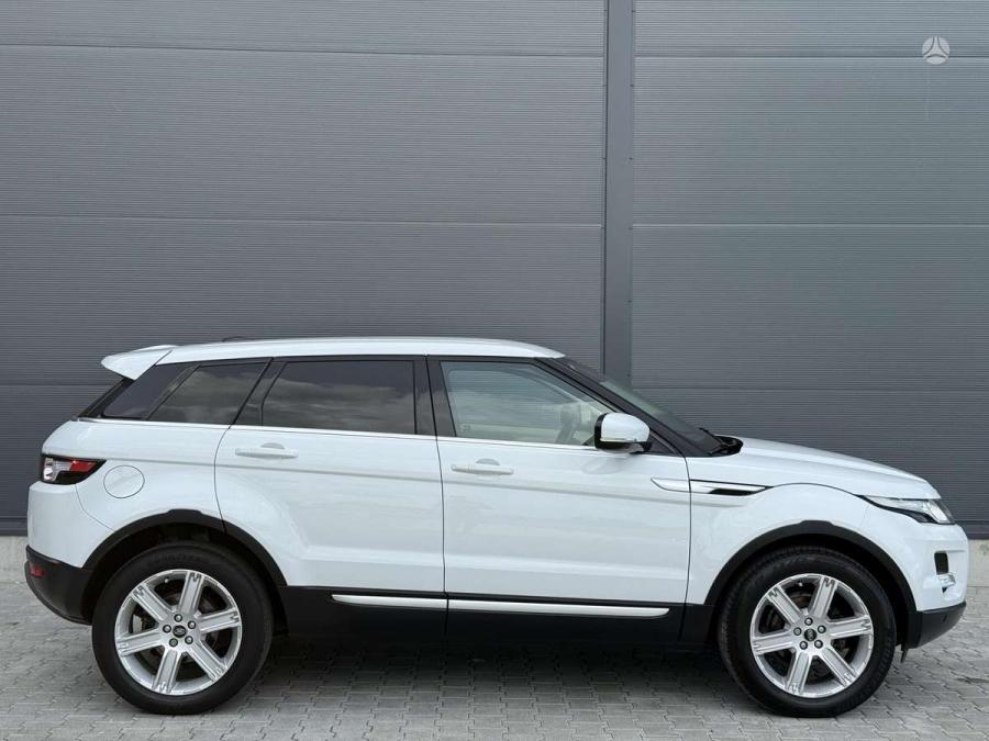 White Land Rover Range Rover Evoque 2013 in Siauliai, with an engine capacity of 2.18 L and mileage of 209 thousand km for 12999 €, photo 7 on AUTOMOTO.COM.LV