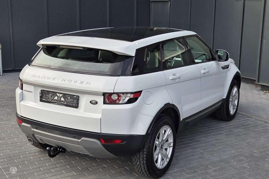 White Land Rover Range Rover Evoque 2013 in Siauliai, with an engine capacity of 2.20 L and mileage of 325 thousand km for 6999 €, photo 4 on AUTOMOTO.COM.LV