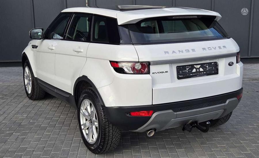 White Land Rover Range Rover Evoque 2013 in Siauliai, with an engine capacity of 2.20 L and mileage of 325 thousand km for 6999 €, photo 5 on AUTOMOTO.COM.LV