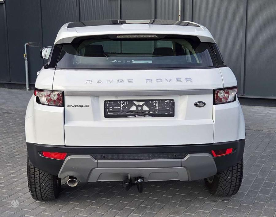 White Land Rover Range Rover Evoque 2013 in Siauliai, with an engine capacity of 2.20 L and mileage of 325 thousand km for 6999 €, photo 6 on AUTOMOTO.COM.LV