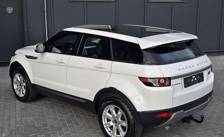 White Land Rover Range Rover Evoque 2013 in Siauliai, with an engine capacity of 2.20 L and mileage of 325 thousand km for 6999 €, photo 7 on AUTOMOTO.COM.LV