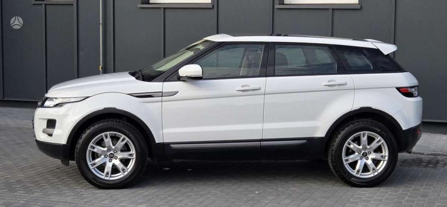 White Land Rover Range Rover Evoque 2013 in Siauliai, with an engine capacity of 2.20 L and mileage of 325 thousand km for 6999 €, photo 8 on AUTOMOTO.COM.LV