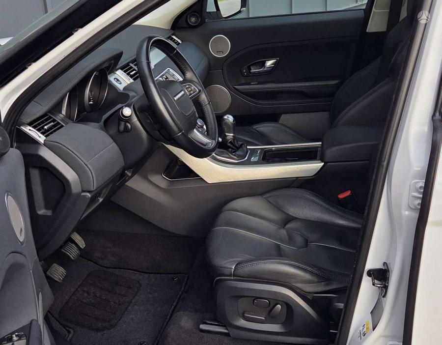 White Land Rover Range Rover Evoque 2013 in Siauliai, with an engine capacity of 2.20 L and mileage of 325 thousand km for 6999 €, photo 15 on AUTOMOTO.COM.LV