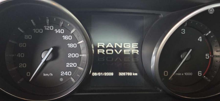 White Land Rover Range Rover Evoque 2013 in Siauliai, with an engine capacity of 2.20 L and mileage of 325 thousand km for 6999 €, photo 17 on AUTOMOTO.COM.LV