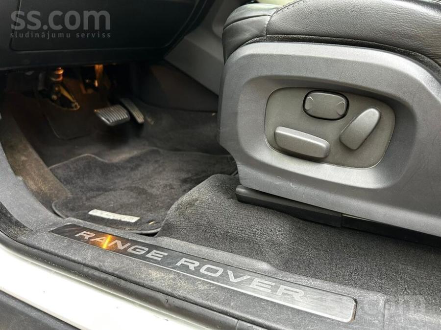 Balts Land Rover Range Rover Evoque 2013 Rīga, ar dzinēja tilpumu 2.20 L un nobraukumu 255 tūkst. km par 8900 €, foto 15 vietnē AUTOMOTO.COM.LV