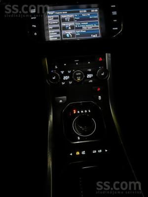Balts Land Rover Range Rover Evoque 2013 Rīga, ar dzinēja tilpumu 2.20 L un nobraukumu 255 tūkst. km par 8900 €, foto 17 vietnē AUTOMOTO.COM.LV