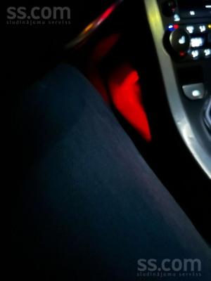 Balts Land Rover Range Rover Evoque 2013 Rīga, ar dzinēja tilpumu 2.20 L un nobraukumu 255 tūkst. km par 8900 €, foto 20 vietnē AUTOMOTO.COM.LV