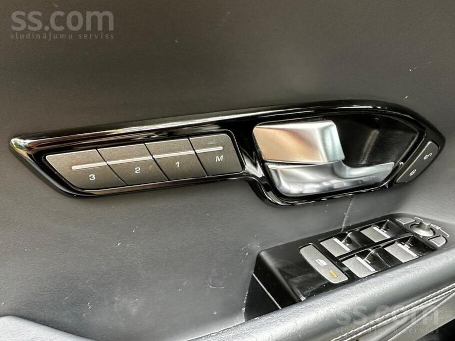 Balts Land Rover Range Rover Evoque 2013 Rīga, ar dzinēja tilpumu 2.20 L un nobraukumu 255 tūkst. km par 8900 €, foto 21 vietnē AUTOMOTO.COM.LV