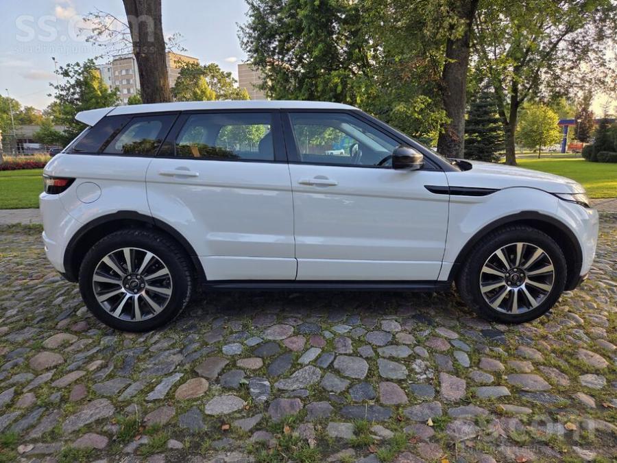 White Land Rover Range Rover Evoque 2014 in Jelgava, with an engine capacity of 2.20 L and mileage of 0 thousand km for 12900 €, photo 4 on AUTOMOTO.COM.LV