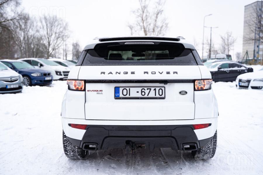 White Land Rover Range Rover Evoque 2014 in Liepaja, with an engine capacity of 2.00 L and mileage of 152 thousand km for 13500 €, photo 5 on AUTOMOTO.COM.LV