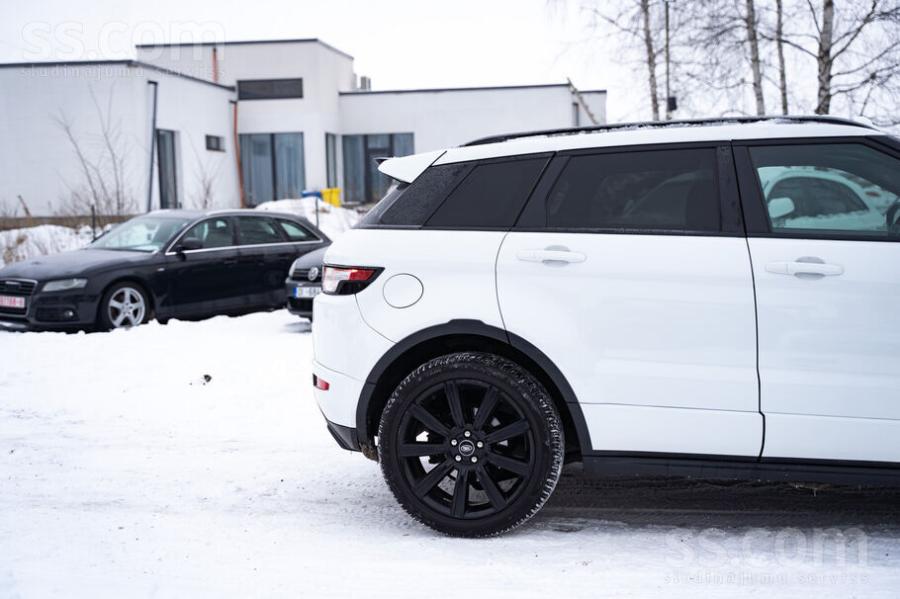 White Land Rover Range Rover Evoque 2014 in Liepaja, with an engine capacity of 2.00 L and mileage of 152 thousand km for 13500 €, photo 12 on AUTOMOTO.COM.LV