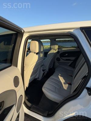 Balts Land Rover Range Rover Evoque 2014 Ogre, ar dzinēja tilpumu 2.20 L un nobraukumu 254 tūkst. km par 11000 €, foto 10 vietnē AUTOMOTO.COM.LV