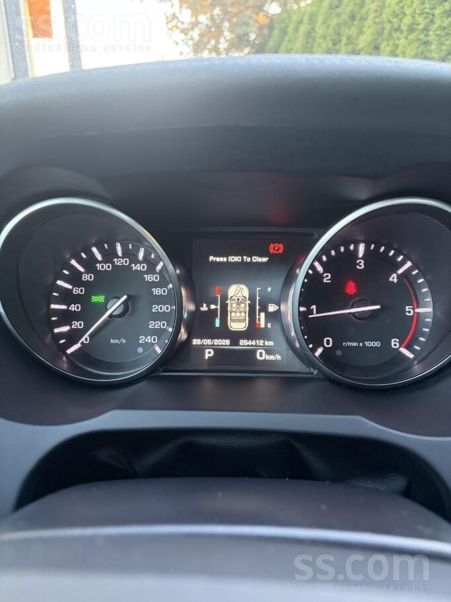 Balts Land Rover Range Rover Evoque 2014 Ogre, ar dzinēja tilpumu 2.20 L un nobraukumu 254 tūkst. km par 11000 €, foto 13 vietnē AUTOMOTO.COM.LV