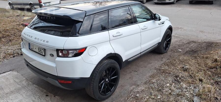 White Land Rover Range Rover Evoque 2014 in Riga, with an engine capacity of 2.20 L and mileage of 123 thousand km for 14000 €, photo 4 on AUTOMOTO.COM.LV