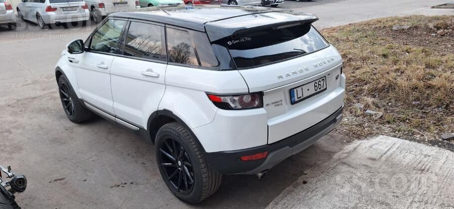 White Land Rover Range Rover Evoque 2014 in Riga, with an engine capacity of 2.20 L and mileage of 123 thousand km for 14000 €, photo 5 on AUTOMOTO.COM.LV