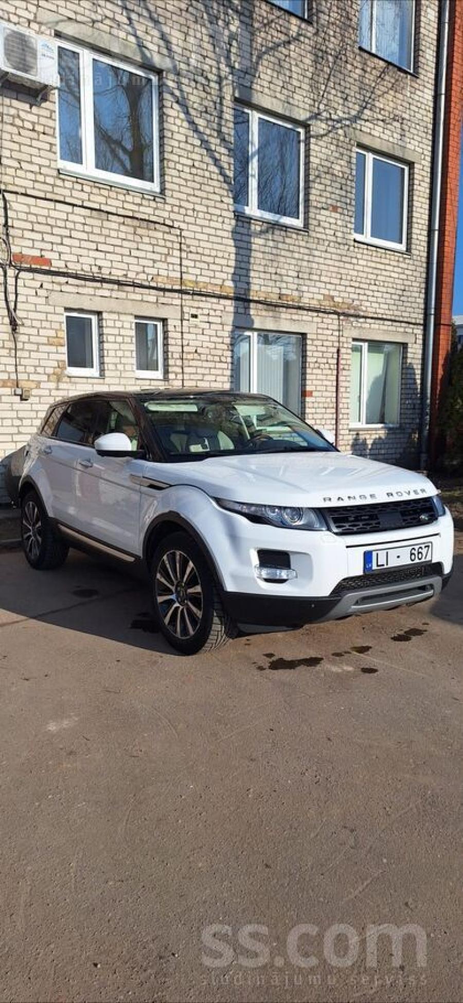 White Land Rover Range Rover Evoque 2014 in Riga, with an engine capacity of 2.20 L and mileage of 123 thousand km for 14000 €, photo 6 on AUTOMOTO.COM.LV