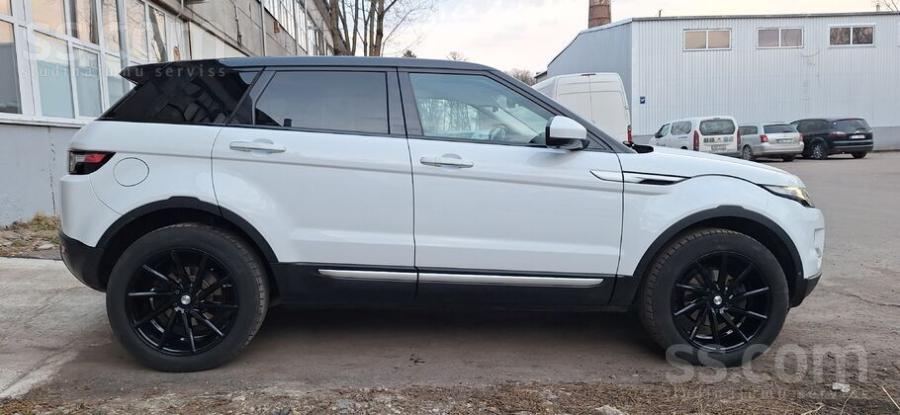White Land Rover Range Rover Evoque 2014 in Riga, with an engine capacity of 2.20 L and mileage of 123 thousand km for 14000 €, photo 16 on AUTOMOTO.COM.LV