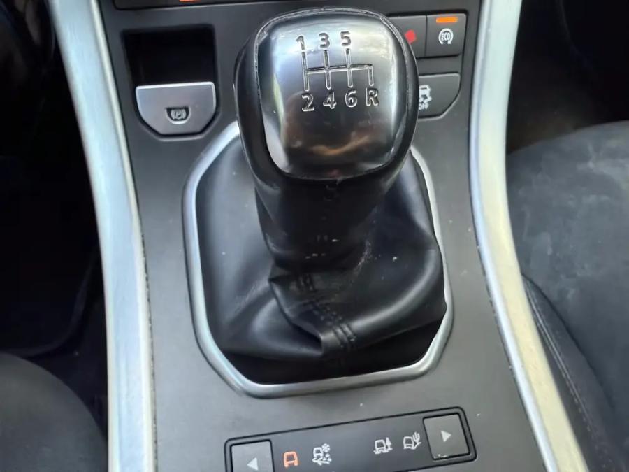 Balts Land Rover Range Rover Evoque 2014 Rīga, ar dzinēja tilpumu 2.20 L un nobraukumu 163 tūkst. km par 5000 €, foto 11 vietnē AUTOMOTO.COM.LV