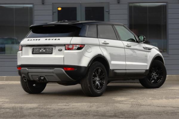 White Land Rover Range Rover Evoque 2014 in Riga, with an engine capacity of 2.20 L and mileage of 152 thousand km for 11450 €, photo 4 on AUTOMOTO.COM.LV
