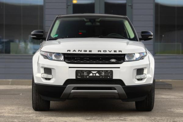 White Land Rover Range Rover Evoque 2014 in Riga, with an engine capacity of 2.20 L and mileage of 152 thousand km for 11450 €, photo 5 on AUTOMOTO.COM.LV