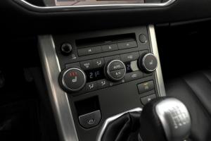 Balts Land Rover Range Rover Evoque 2014 Rīga, ar dzinēja tilpumu 2.20 L un nobraukumu 152 tūkst. km par 11450 €, foto 16 vietnē AUTOMOTO.COM.LV