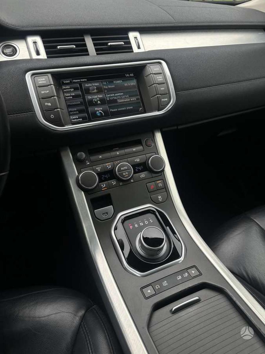 White Land Rover Range Rover Evoque 2014 in Taurage, with an engine capacity of 2.18 L and mileage of 205 thousand km for 10200 €, photo 15 on AUTOMOTO.COM.LV