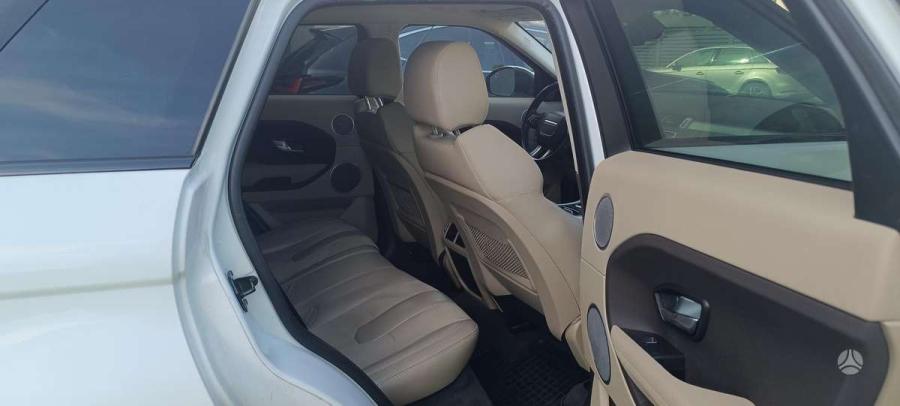 White Land Rover Range Rover Evoque 2014 in Klaipeda, with an engine capacity of 2.00 L and mileage of 89 thousand km for 10400 €, photo 10 on AUTOMOTO.COM.LV