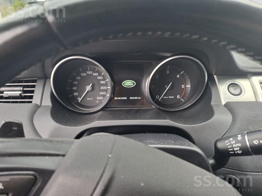 Balts Land Rover Range Rover Evoque 2014 Rīga, ar dzinēja tilpumu 2.00 L un nobraukumu 200 tūkst. km par 8500 €, foto 7 vietnē AUTOMOTO.COM.LV