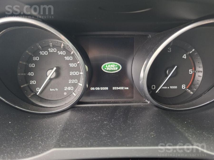 Balts Land Rover Range Rover Evoque 2014 Rīga, ar dzinēja tilpumu 2.00 L un nobraukumu 200 tūkst. km par 8500 €, foto 8 vietnē AUTOMOTO.COM.LV