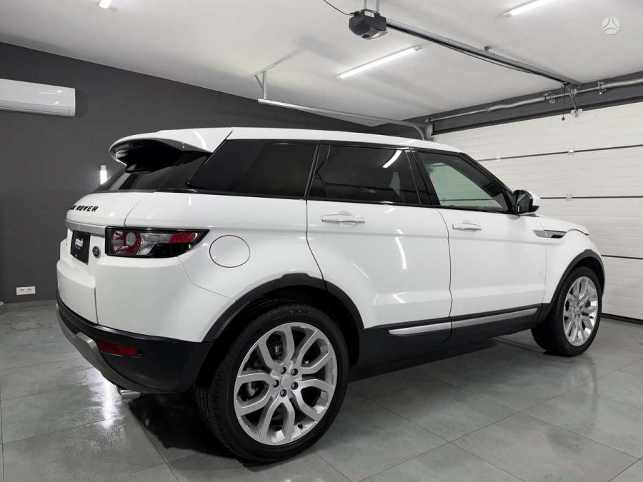 White Land Rover Range Rover Evoque 2014 in Utena, with an engine capacity of 2.18 L and mileage of 203 thousand km for 11950 €, photo 3 on AUTOMOTO.COM.LV