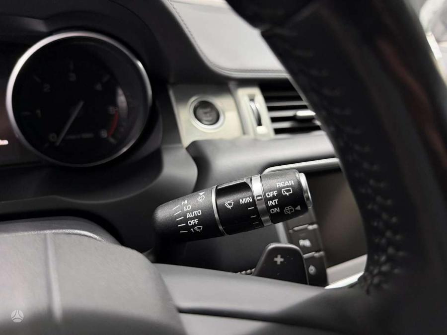 White Land Rover Range Rover Evoque 2014 in Utena, with an engine capacity of 2.18 L and mileage of 203 thousand km for 11950 €, photo 13 on AUTOMOTO.COM.LV