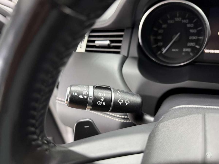 White Land Rover Range Rover Evoque 2014 in Utena, with an engine capacity of 2.18 L and mileage of 203 thousand km for 11950 €, photo 14 on AUTOMOTO.COM.LV