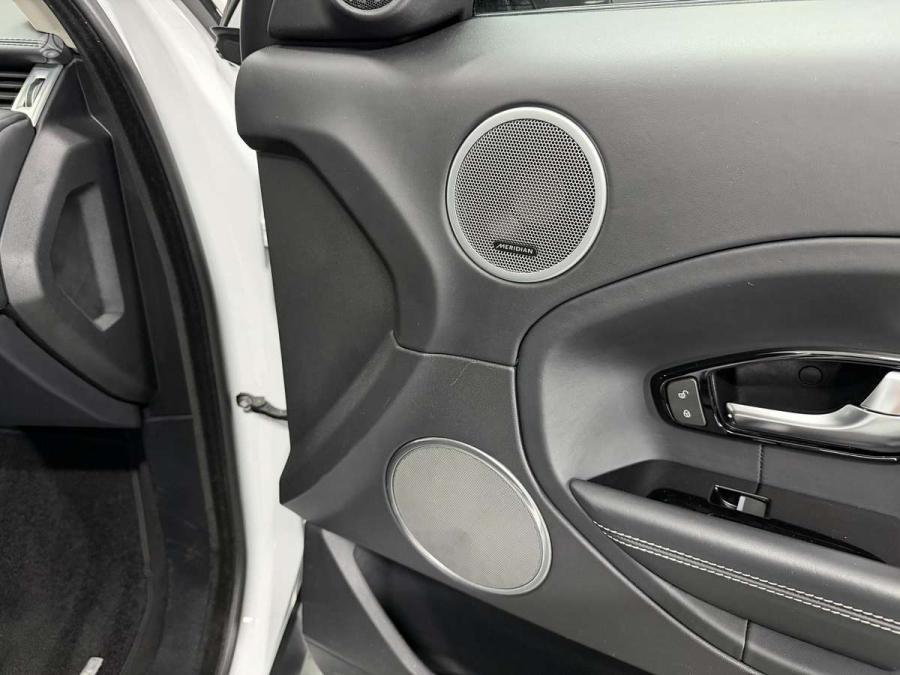 White Land Rover Range Rover Evoque 2014 in Utena, with an engine capacity of 2.18 L and mileage of 203 thousand km for 11950 €, photo 39 on AUTOMOTO.COM.LV