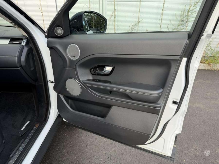 White Land Rover Range Rover Evoque 2014 in Utena, with an engine capacity of 2.18 L and mileage of 203 thousand km for 11750 €, photo 32 on AUTOMOTO.COM.LV