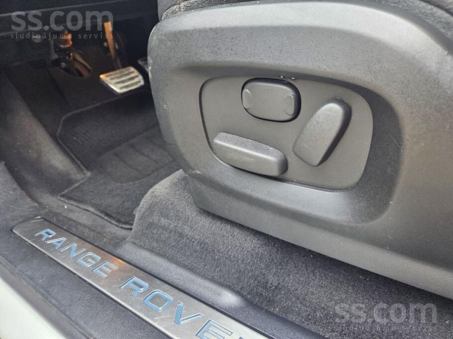 White Land Rover Range Rover Evoque 2014 in Jelgava, with an engine capacity of 2.20 L and mileage of 0 thousand km for 11800 €, photo 19 on AUTOMOTO.COM.LV