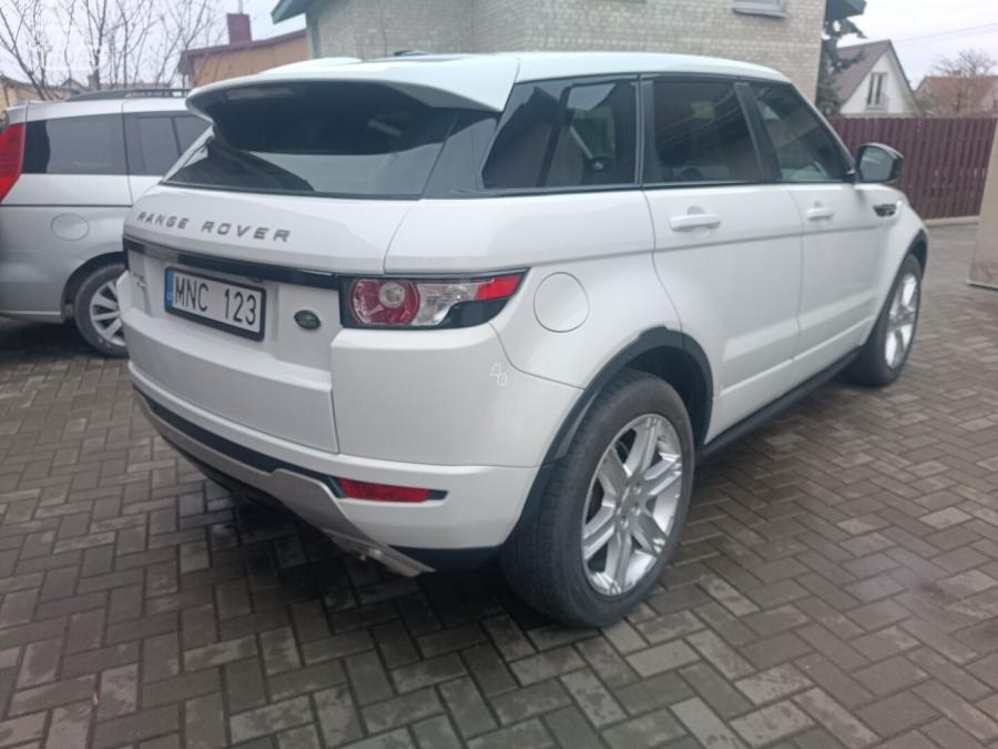 White Land Rover Range Rover Evoque 2015 in Kaunas, with an engine capacity of 2.20 L and mileage of 236 thousand km for 8500 €, photo 3 on AUTOMOTO.COM.LV