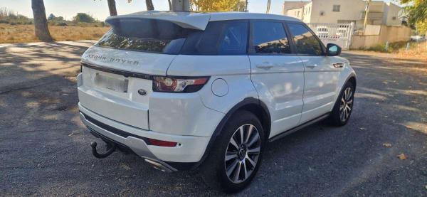 White Land Rover Range Rover Evoque 2015 in Taurage, with an engine capacity of 2.18 L and mileage of 215 thousand km for 7900 €, photo 2 on AUTOMOTO.COM.LV