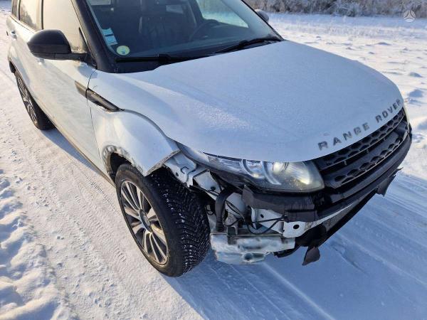 White Land Rover Range Rover Evoque 2015 in Taurage, with an engine capacity of 2.18 L and mileage of 215 thousand km for 7900 €, photo 4 on AUTOMOTO.COM.LV