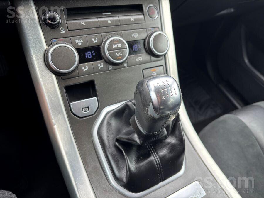 White Land Rover Range Rover Evoque 2015 in Riga, with an engine capacity of 2.20 L and mileage of 205 thousand km for 9650 €, photo 14 on AUTOMOTO.COM.LV