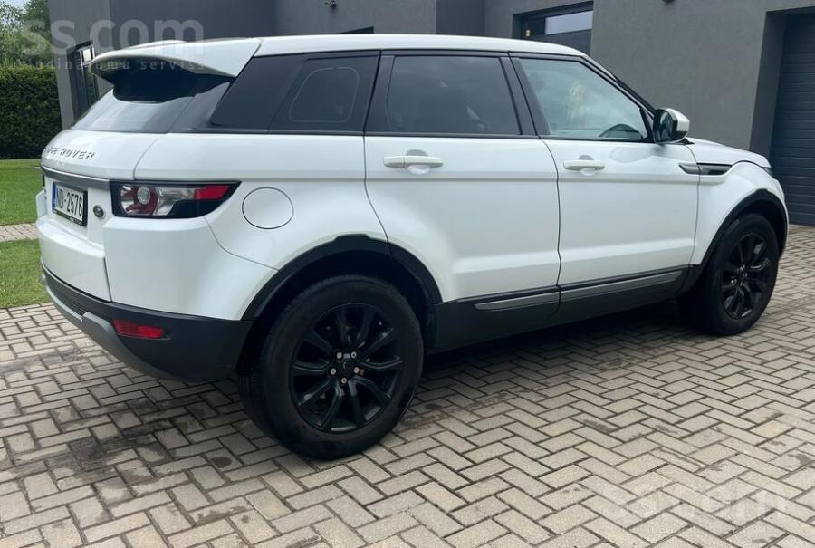 White Land Rover Range Rover Evoque 2015 in Riga, with an engine capacity of 2.20 L and mileage of 176 thousand km for 14850 €, photo 5 on AUTOMOTO.COM.LV