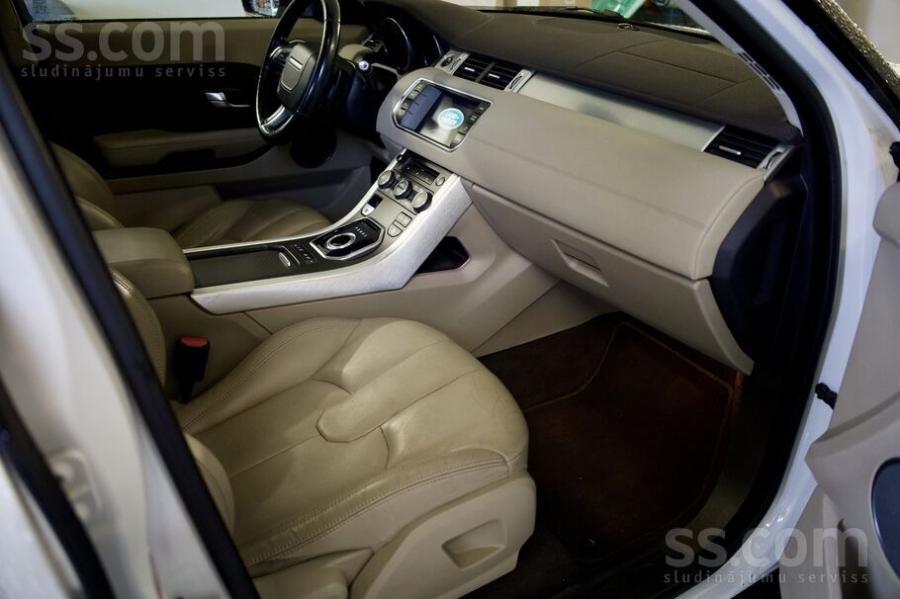 White Land Rover Range Rover Evoque 2015 in Riga, with an engine capacity of 2.20 L and mileage of 176 thousand km for 14850 €, photo 8 on AUTOMOTO.COM.LV