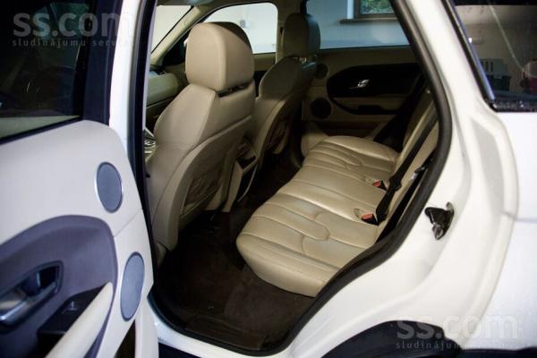 White Land Rover Range Rover Evoque 2015 in Riga, with an engine capacity of 2.20 L and mileage of 176 thousand km for 14850 €, photo 8 on AUTOMOTO.COM.LV